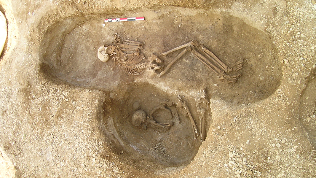 Cementerios de la Edad de Piedra – ANTROPOLOGÍAS